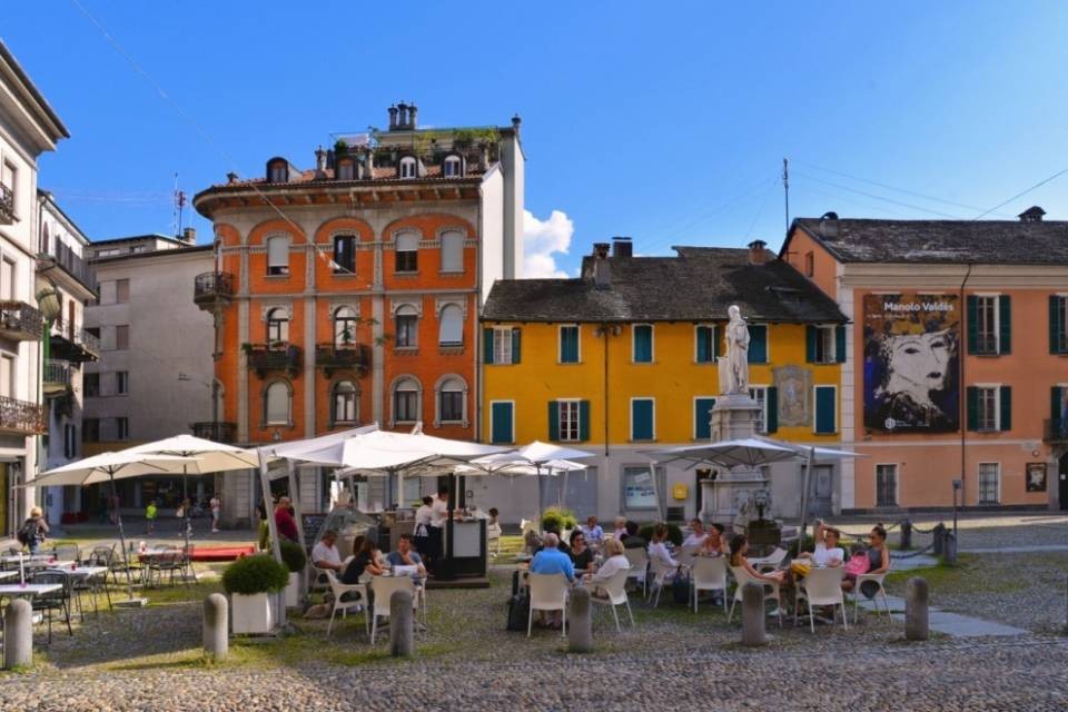 Di che colore è Locarno?